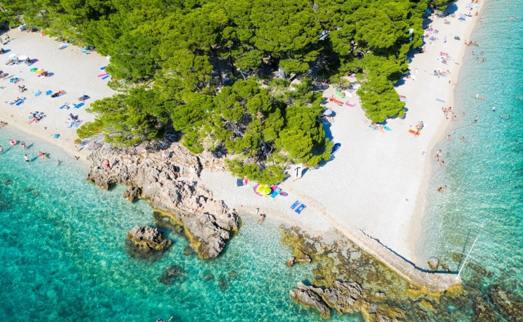 7 Stunning Blue Flag Beaches in Greece & Croatia for Sailors