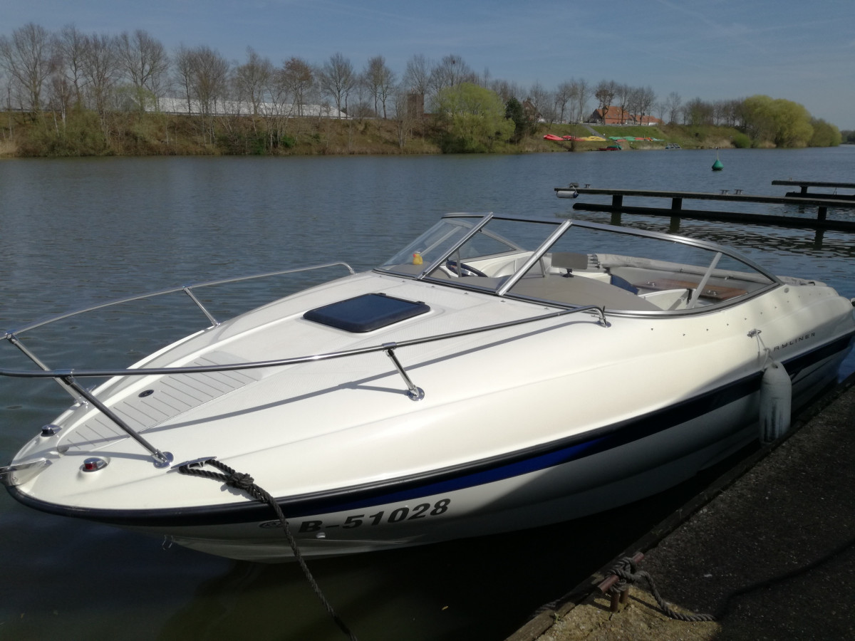 Rent a Bayliner 212 Cuddy 2004 Motorboat in BWSV Beernem | Tubber