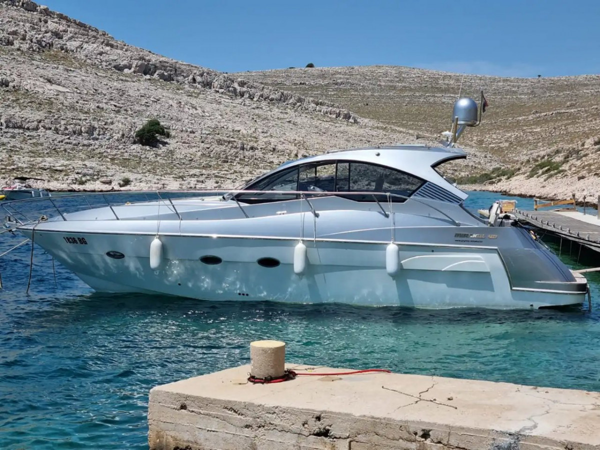 Bareboat Charter Grginić jahte Mirakul 40 2018 Motor Yacht in Marina ...